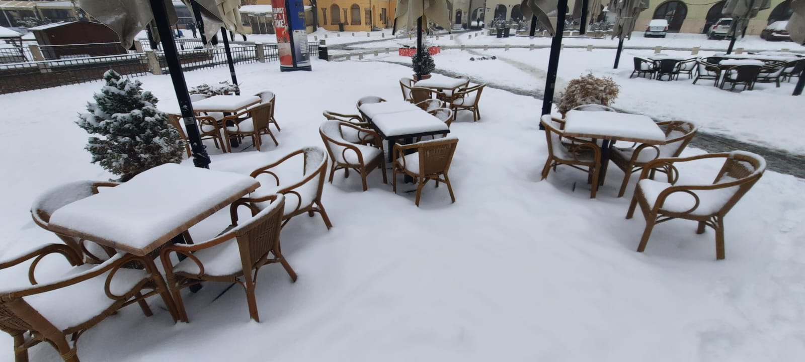 mese iarna zapada terasa piata mica (2) – Ziarul Mesagerul de Sibiu